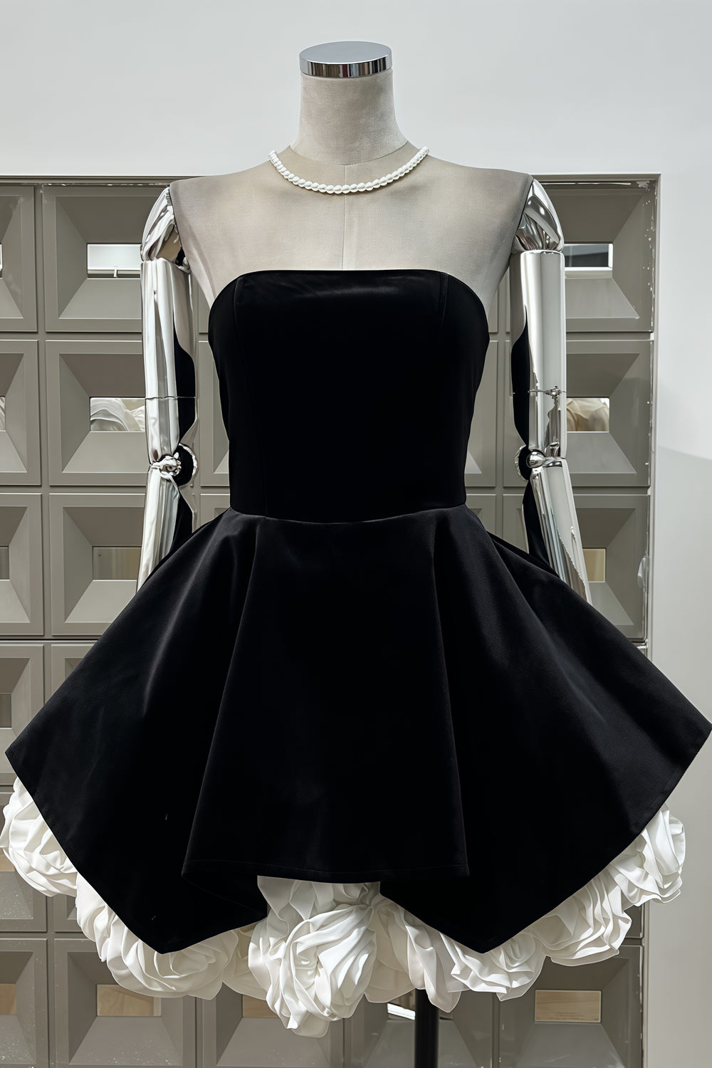 Anira Sleeveless 3D Floral Mini Dress – Ooins